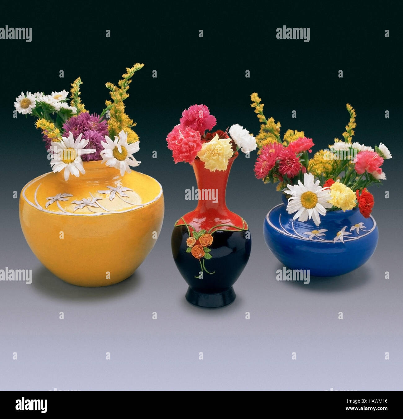 Ceramic flower pots and flower arrangement Stock Photo - Alamy