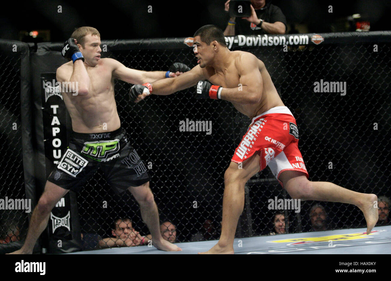Mark Munoz, right, fights Ryan Jensen during UFC 108 at the MGM Grand ...