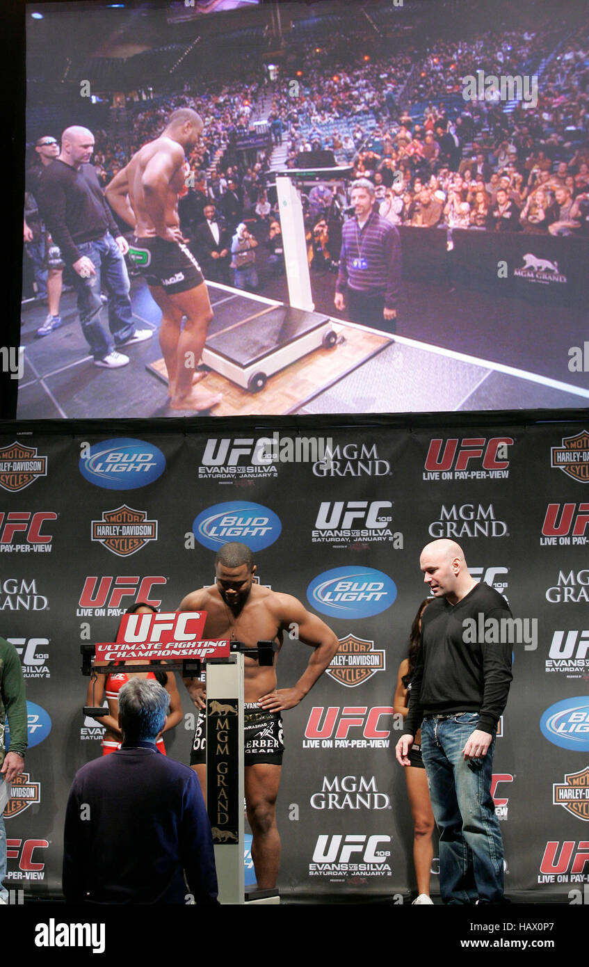 UFC fighter Rashad Evans at the UFC 108 weigh-ins at the MGM Grand ...