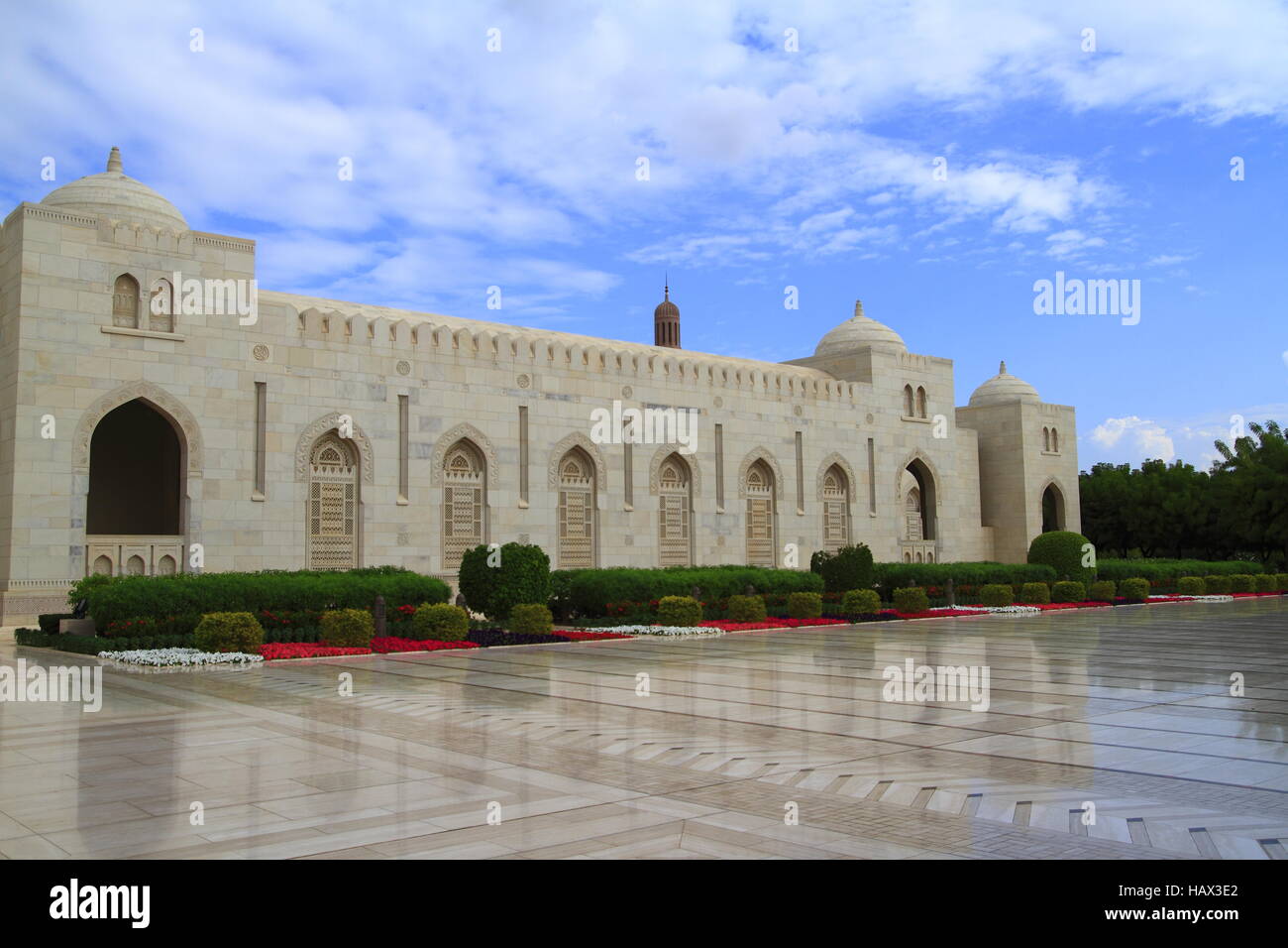 Omani mosque sultan qaboos mosque hi-res stock photography and images ...