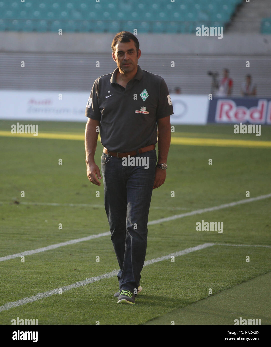 Robin dutt hi-res stock photography and images - Alamy