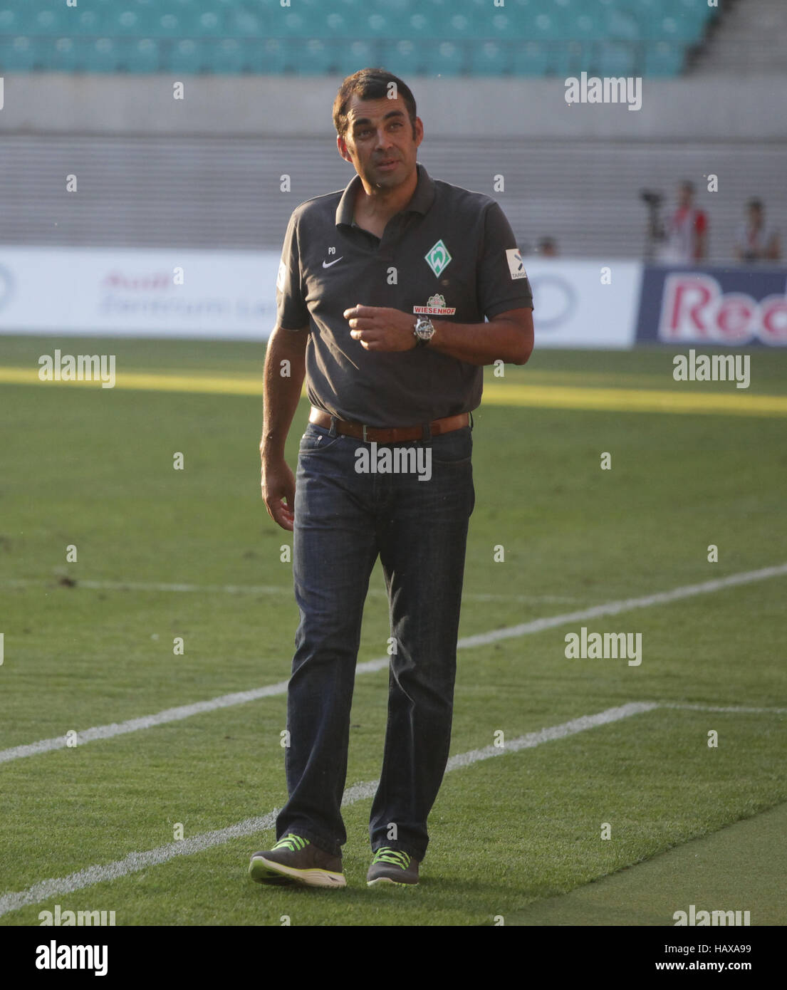 Robin dutt hi-res stock photography and images - Alamy