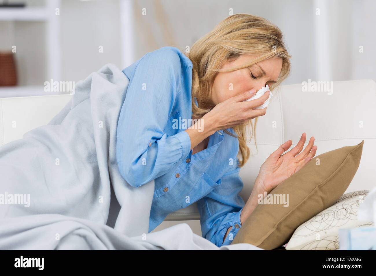 Tissue woman patient sneezing hi-res stock photography and images - Alamy