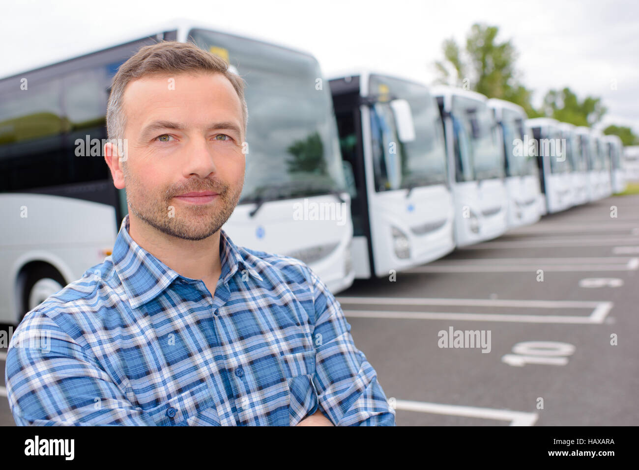 Row of buses hi-res stock photography and images - Alamy