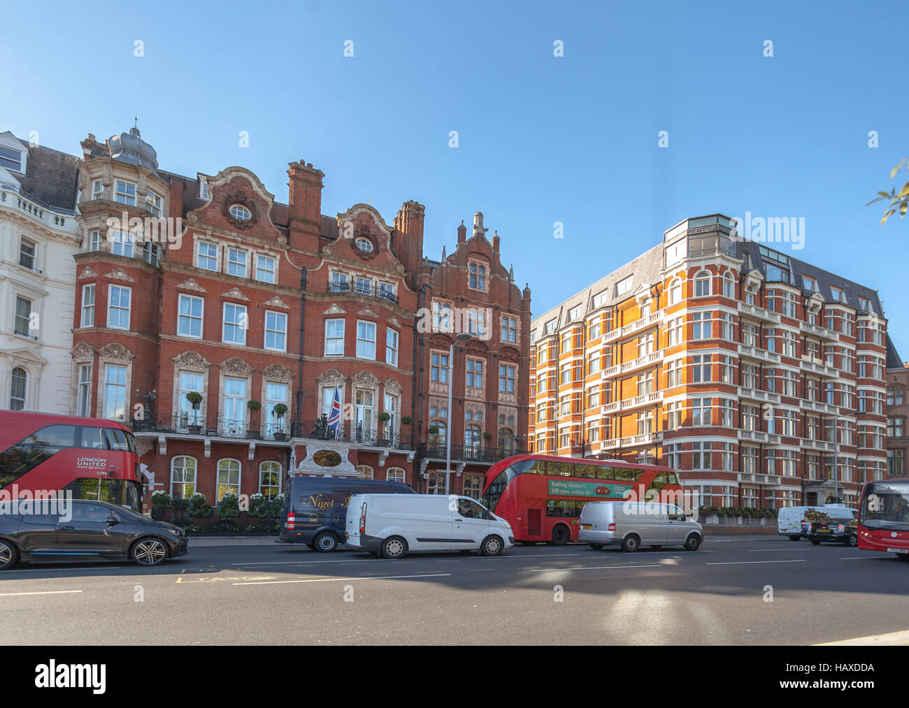 London Milestone hotel architecture street bus Stock Photo - Alamy