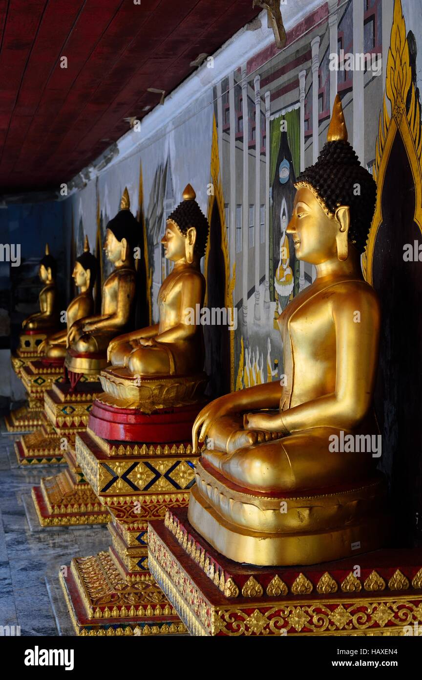 Buddha gold statue sitting china hi-res stock photography and images ...