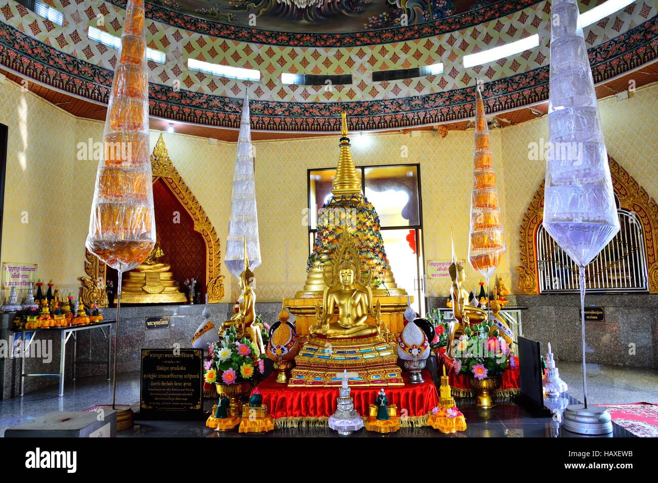 Buddha gold statue sitting china hi-res stock photography and images ...