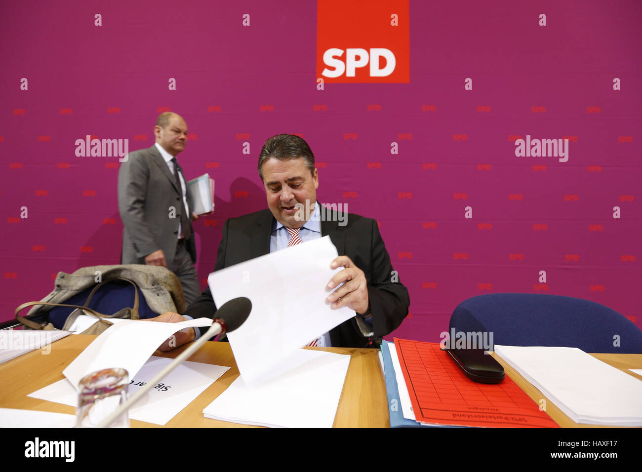 Committee meeting hi-res stock photography and images - Alamy