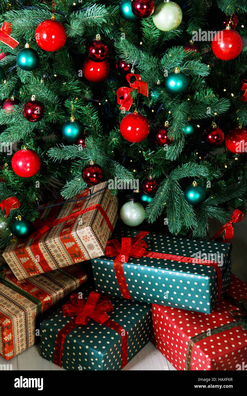 Christmas tree with presents Stock Photo - Alamy
