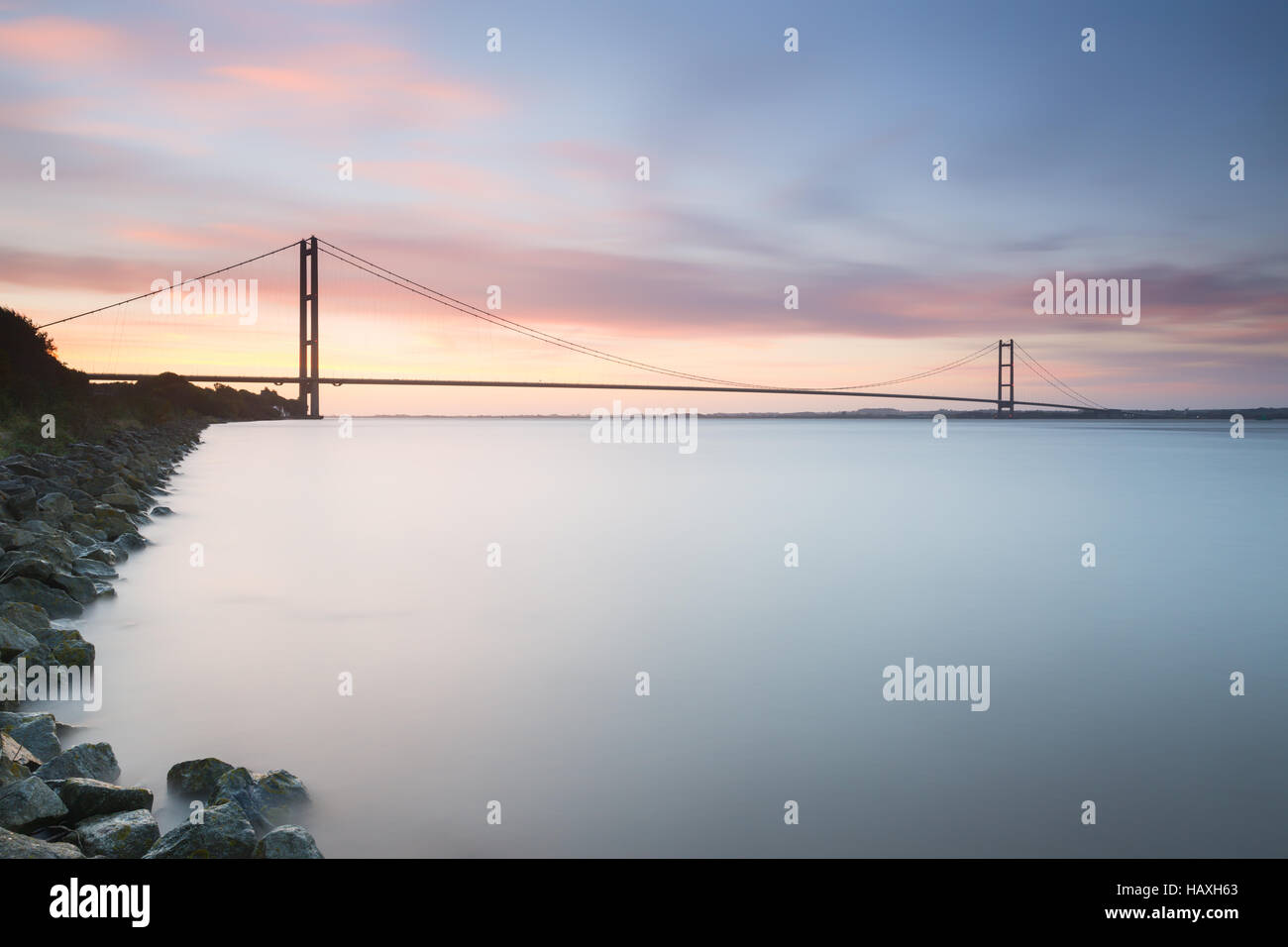 Humber bridge sunrise hull uk hi-res stock photography and images - Alamy