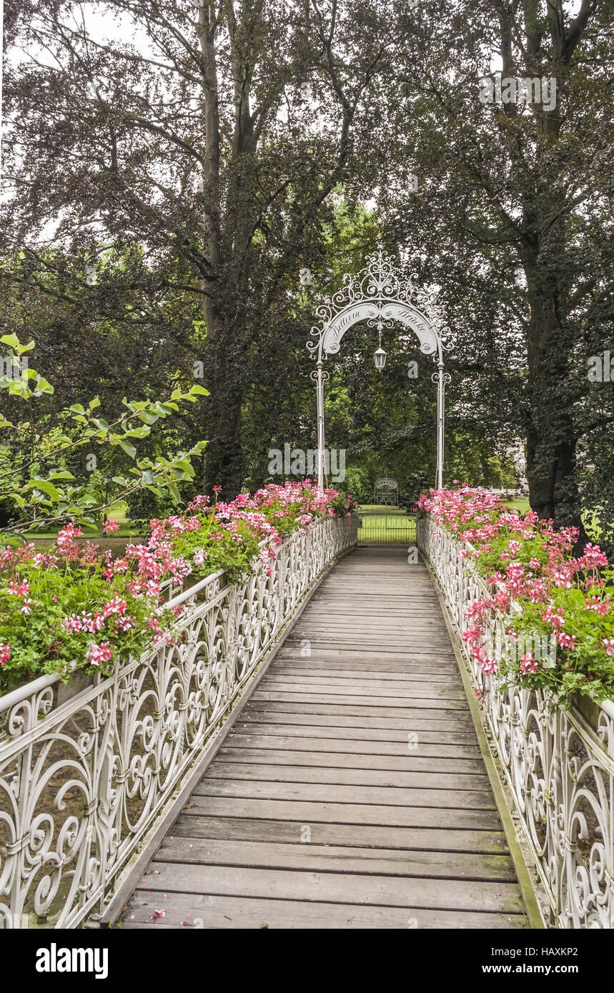 Bellevue bridge hi-res stock photography and images - Alamy