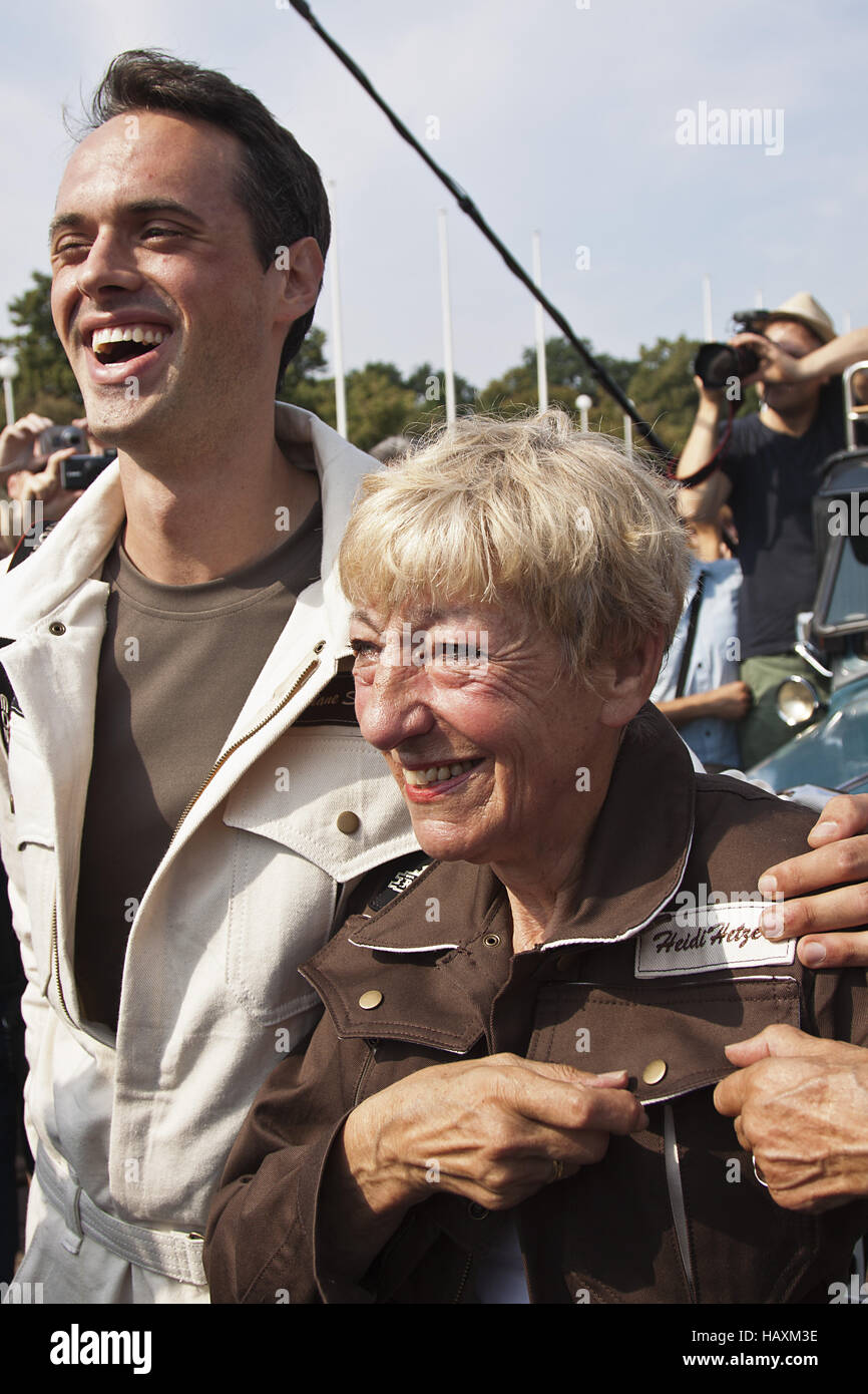 Rennfahrerin hi-res stock photography and images - Alamy