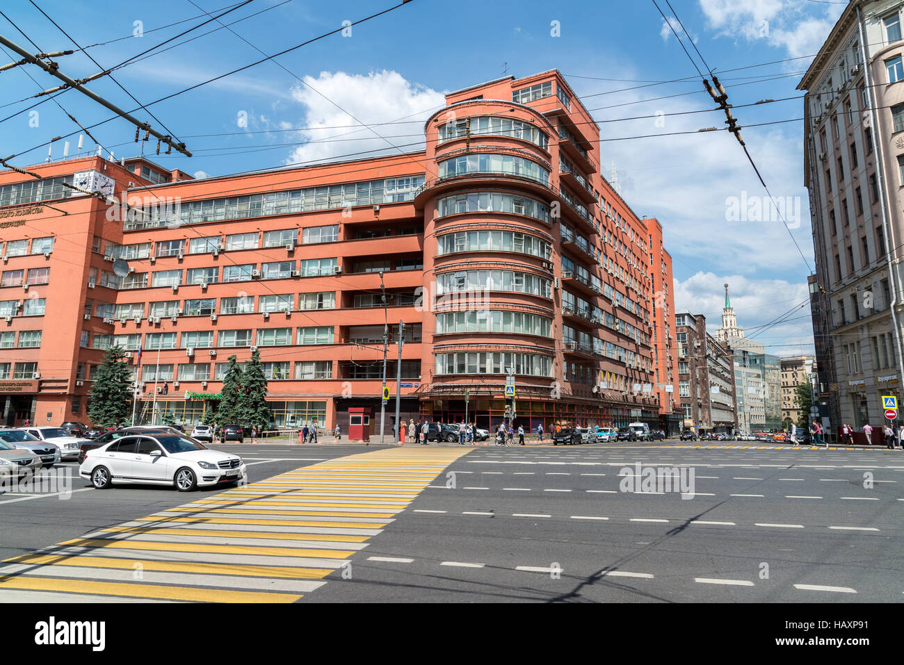 Russia ring road building city car hi-res stock photography and images ...