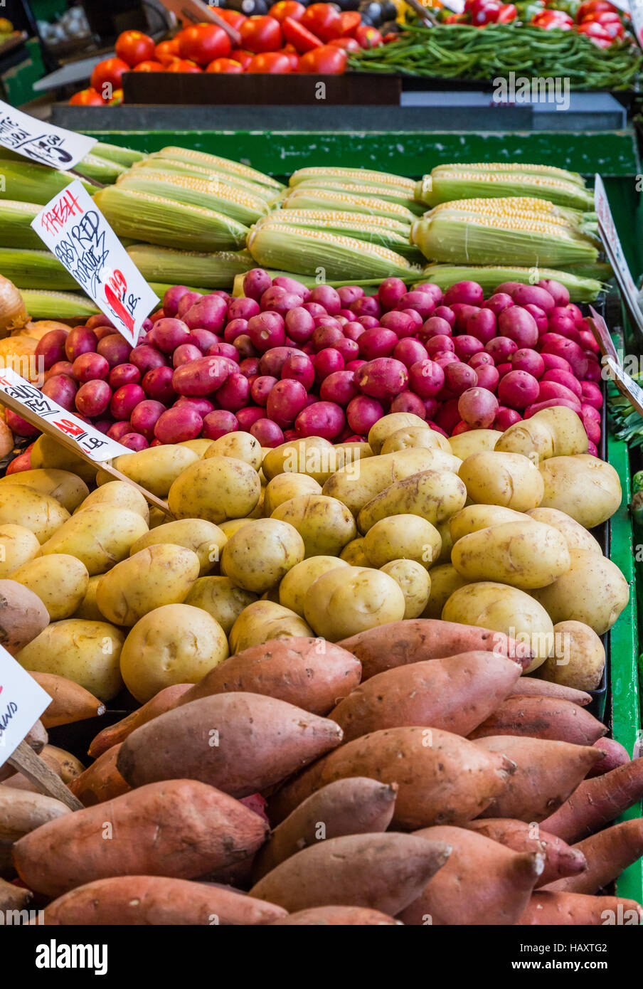 Potatoes display fresh produce farmers market hi-res stock photography ...