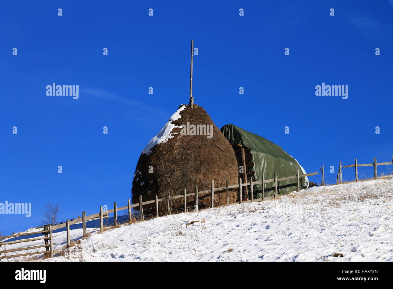Haystack cover hi-res stock photography and images - Alamy