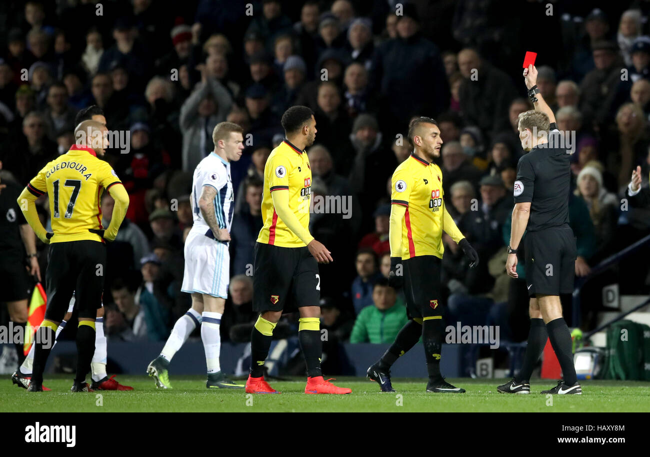 Referee graham scott shows him hi-res stock photography and images - Alamy
