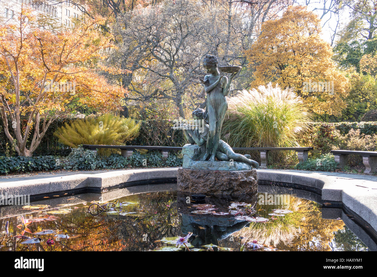 Eliza bronze statue sculpture hi-res stock photography and images - Alamy