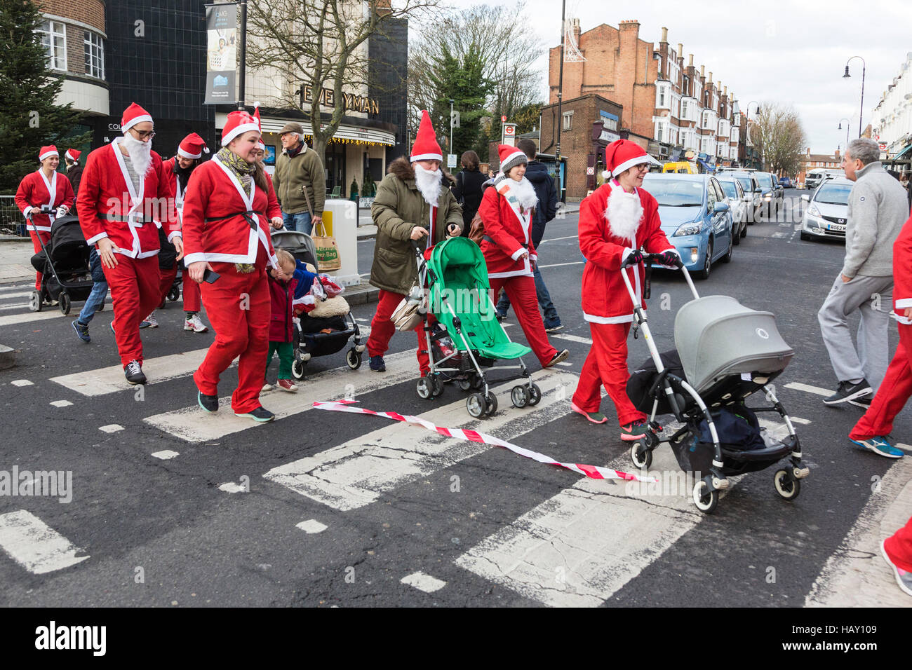160 Santas of all ages take part in the 2016 Santa Dash in Muswell Hill ...