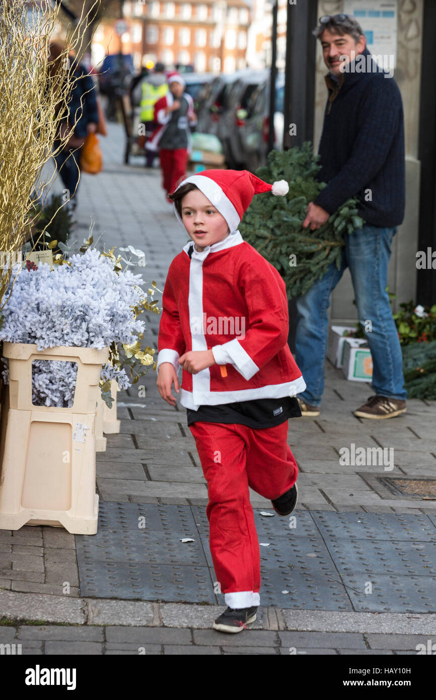 160 Santas of all ages take part in the 2016 Santa Dash in Muswell Hill ...