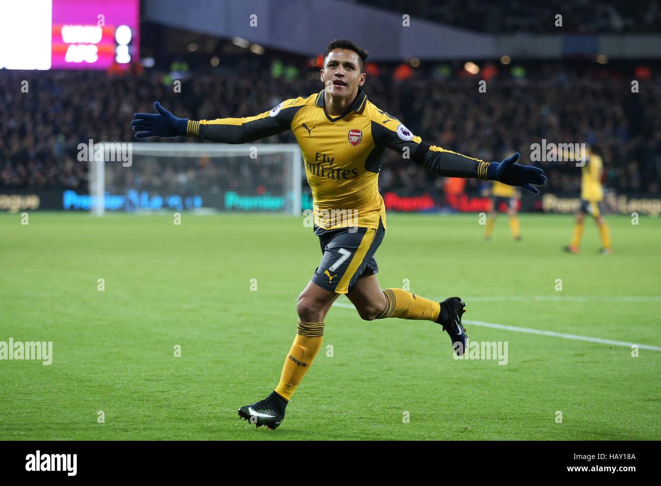 Arsenal's Alexis Sanchez celebrates scoring his side's second goal of ...