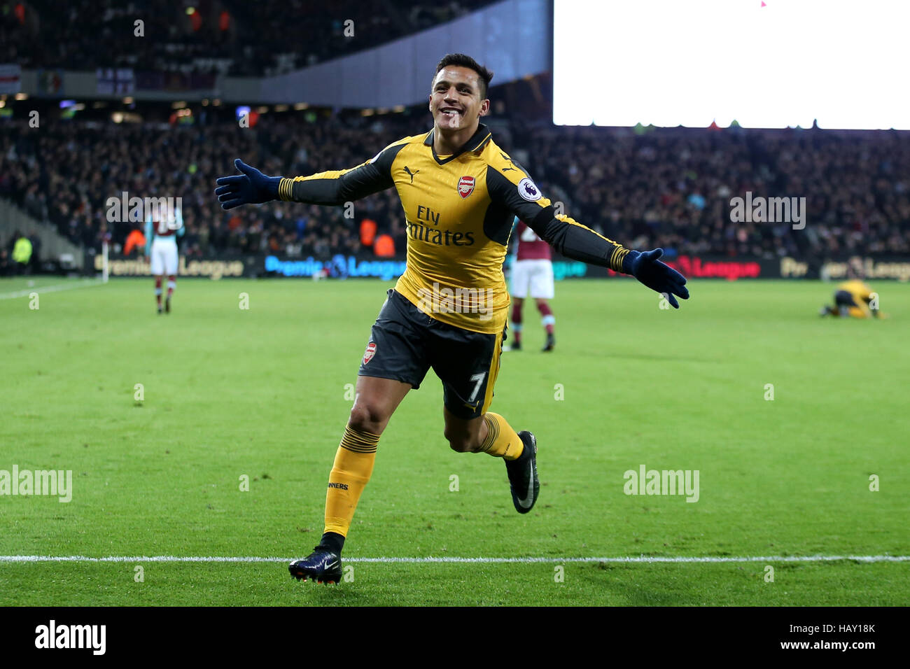Arsenal's Alexis Sanchez celebrates scoring his side's second goal of ...