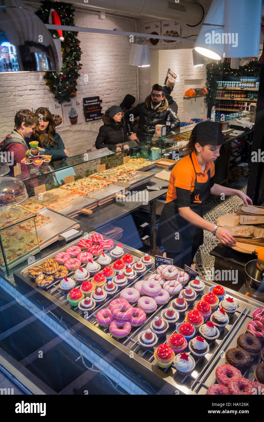 Doughnut vendor hi-res stock photography and images - Alamy
