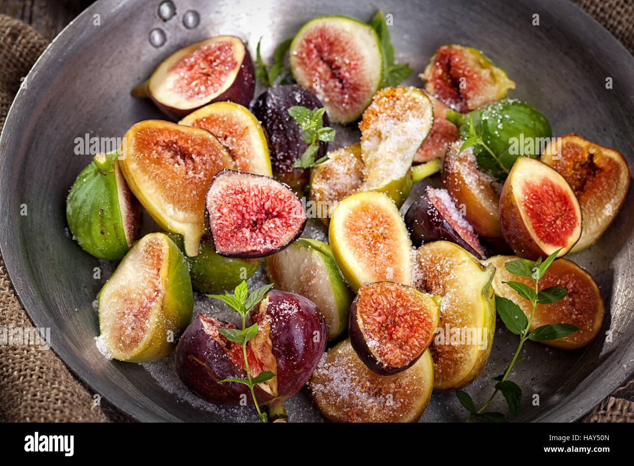 Fresh figs with sugar - preparing Fig jam Stock Photo - Alamy