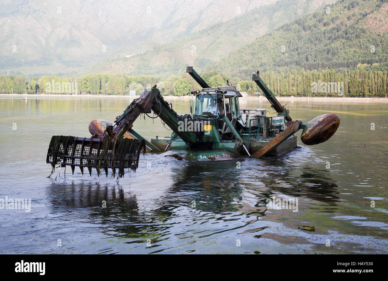 Deweeding Machine on Dal Lake, Srinagar, Jammu and Kashmir, India Stock ...