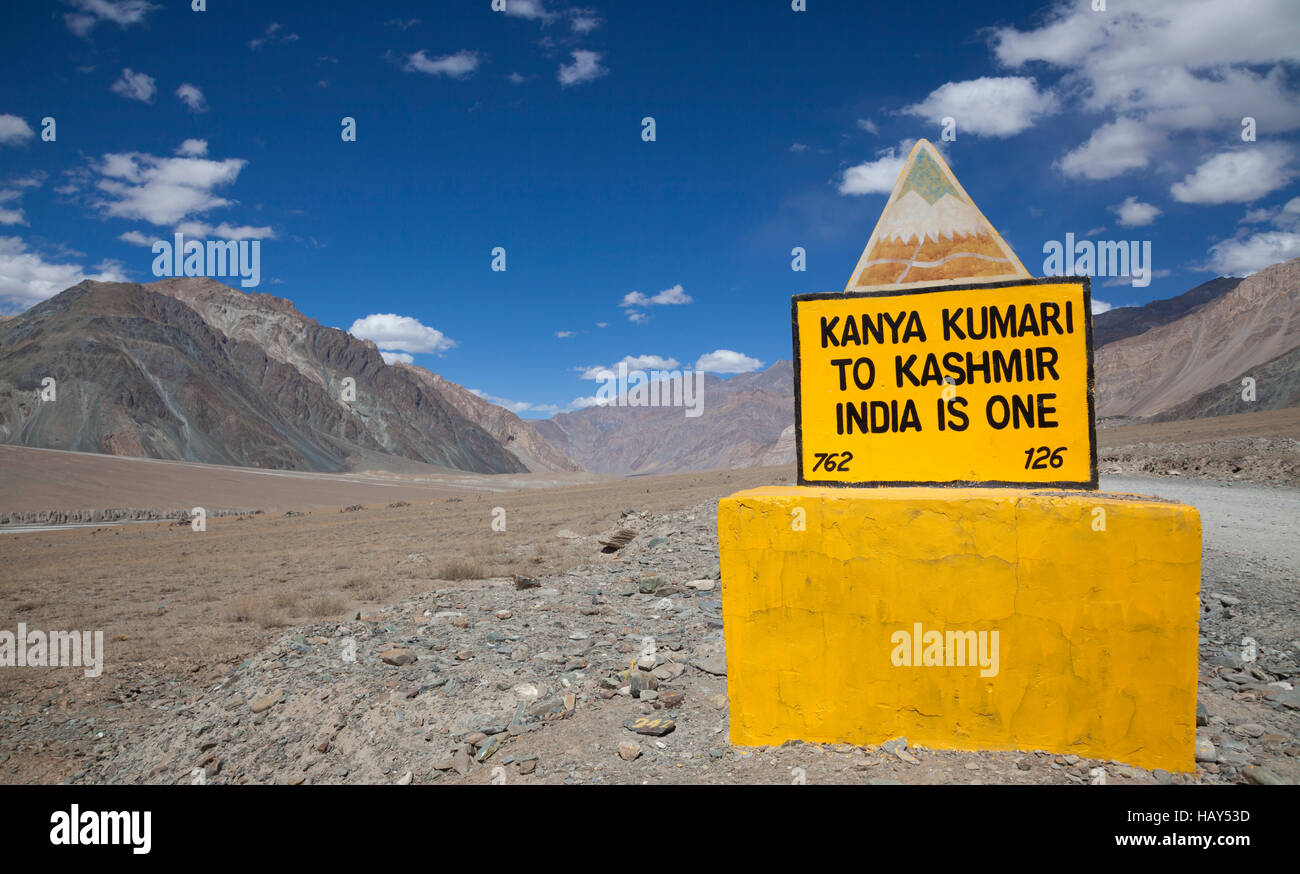 Himalayan wilderness hi-res stock photography and images - Alamy