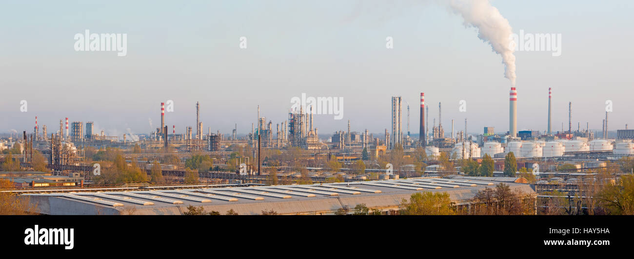 Crude oil refinery distillation tower hi-res stock photography and ...