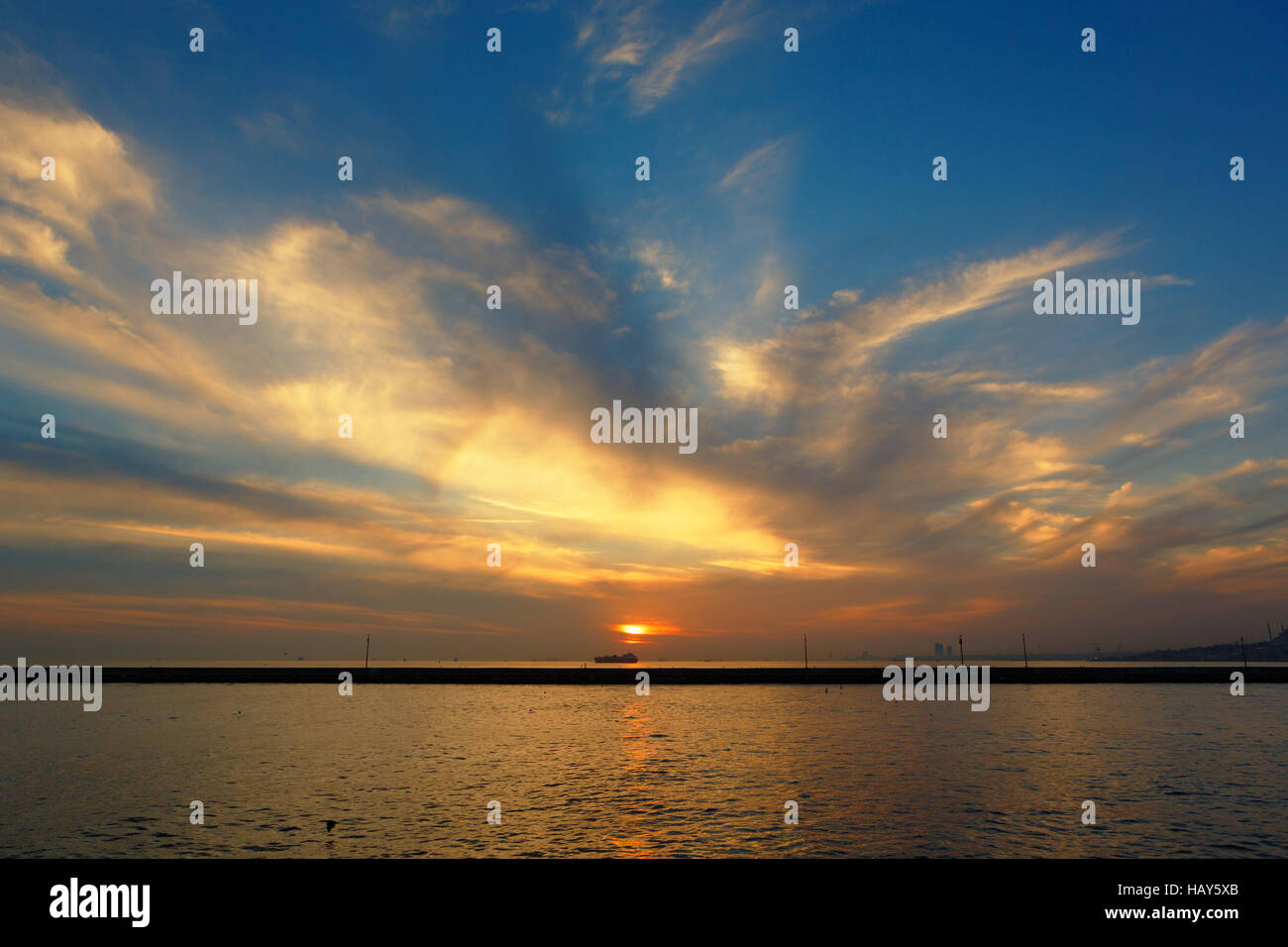 Sky clouds sea city hi-res stock photography and images - Alamy