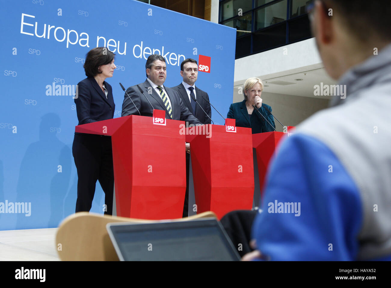 Policy statement hi-res stock photography and images - Alamy