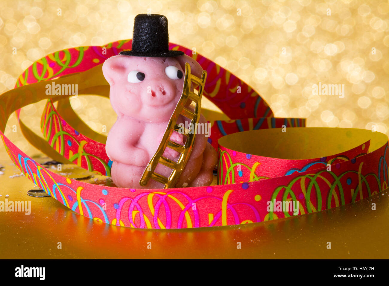 Golden lucky pig hi-res stock photography and images - Alamy