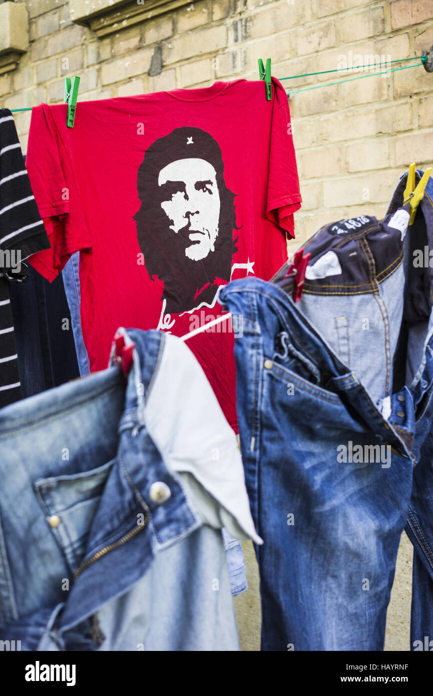 red che guevara t-shirt on a clothes line Stock Photo - Alamy