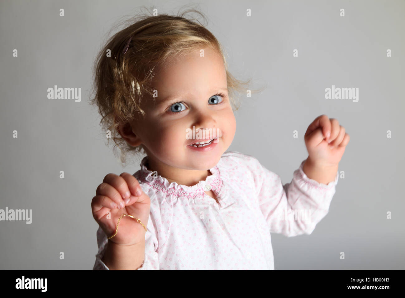 Girl, laughing, funny, looking, small Stock Photo - Alamy