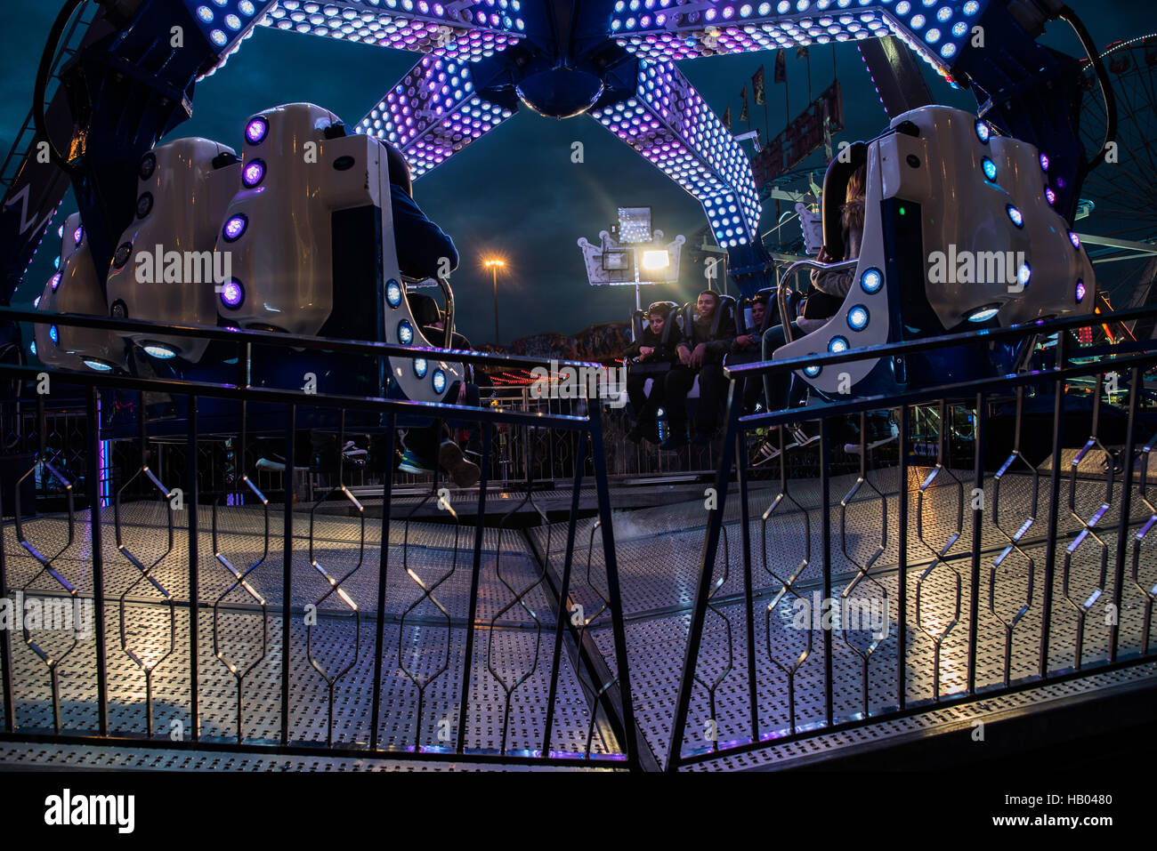 Fair ground rides at night - Goose fair Nottingham 2016 Stock Photo - Alamy