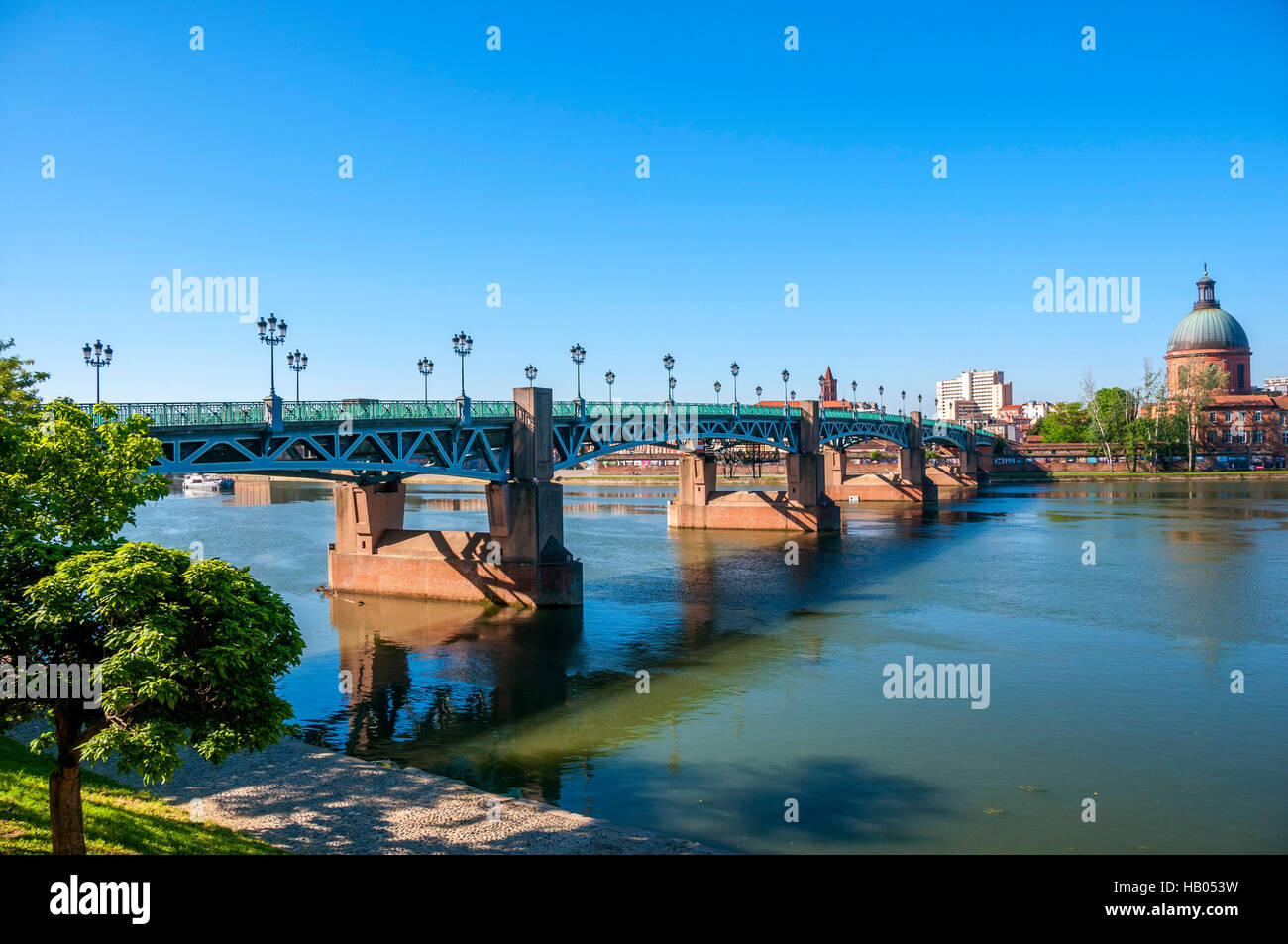 Saint pierre bridge toulouse hi-res stock photography and images - Alamy