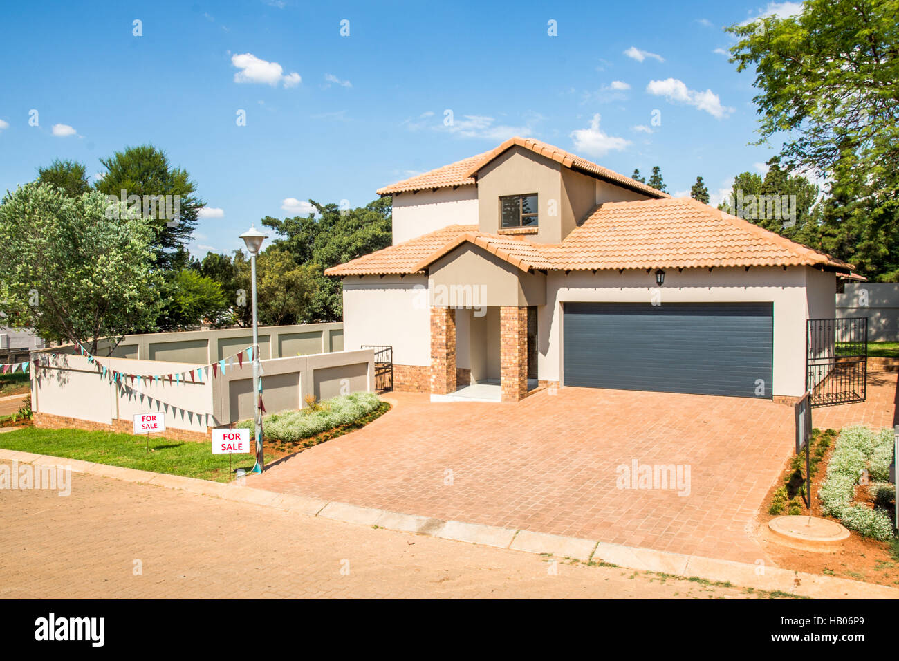 House for Sale Stock Photo - Alamy