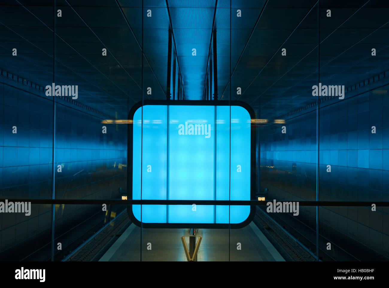 Ubahn bahnsteig hi-res stock photography and images - Alamy