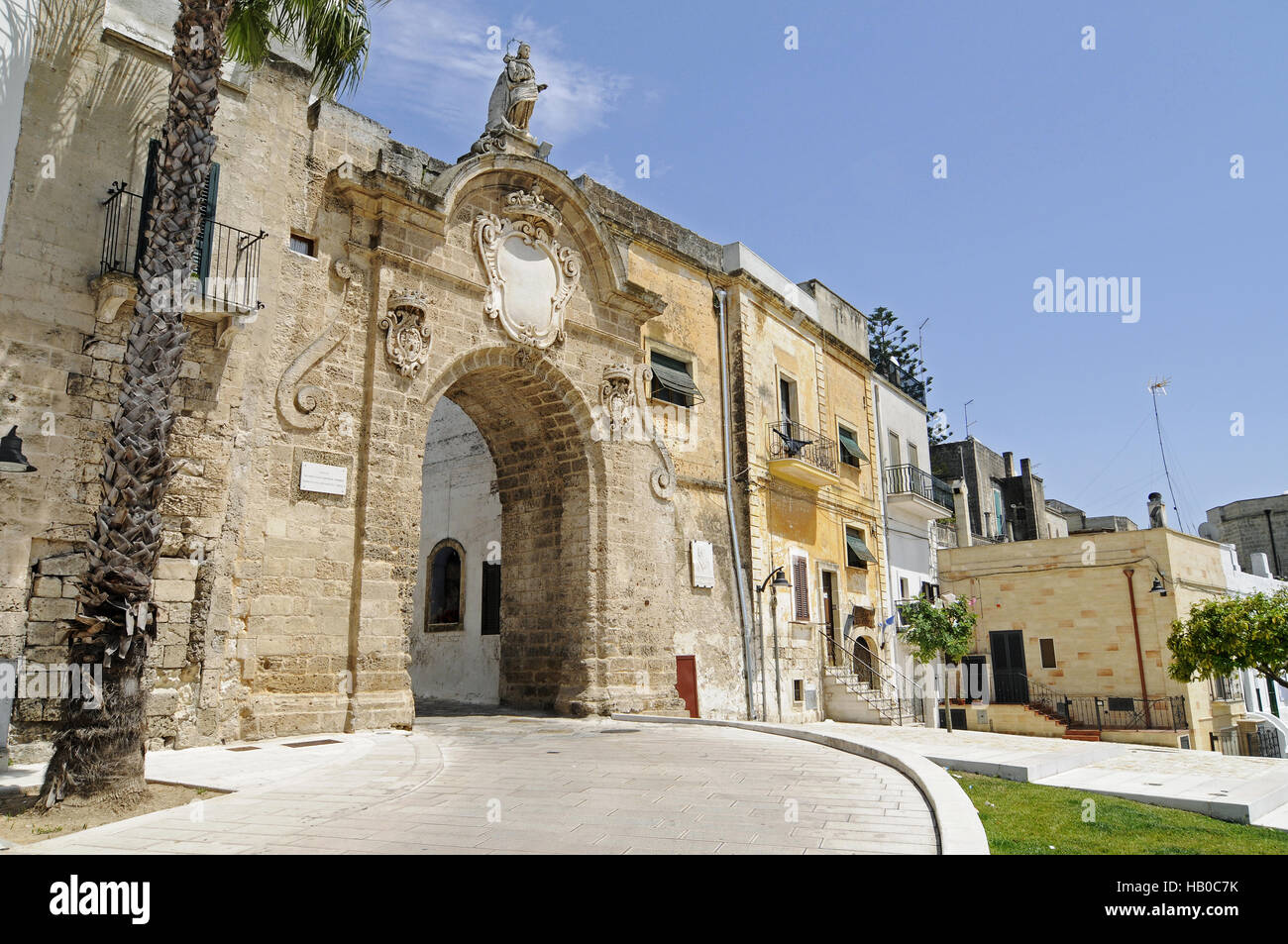 Italian city gates hi-res stock photography and images - Alamy