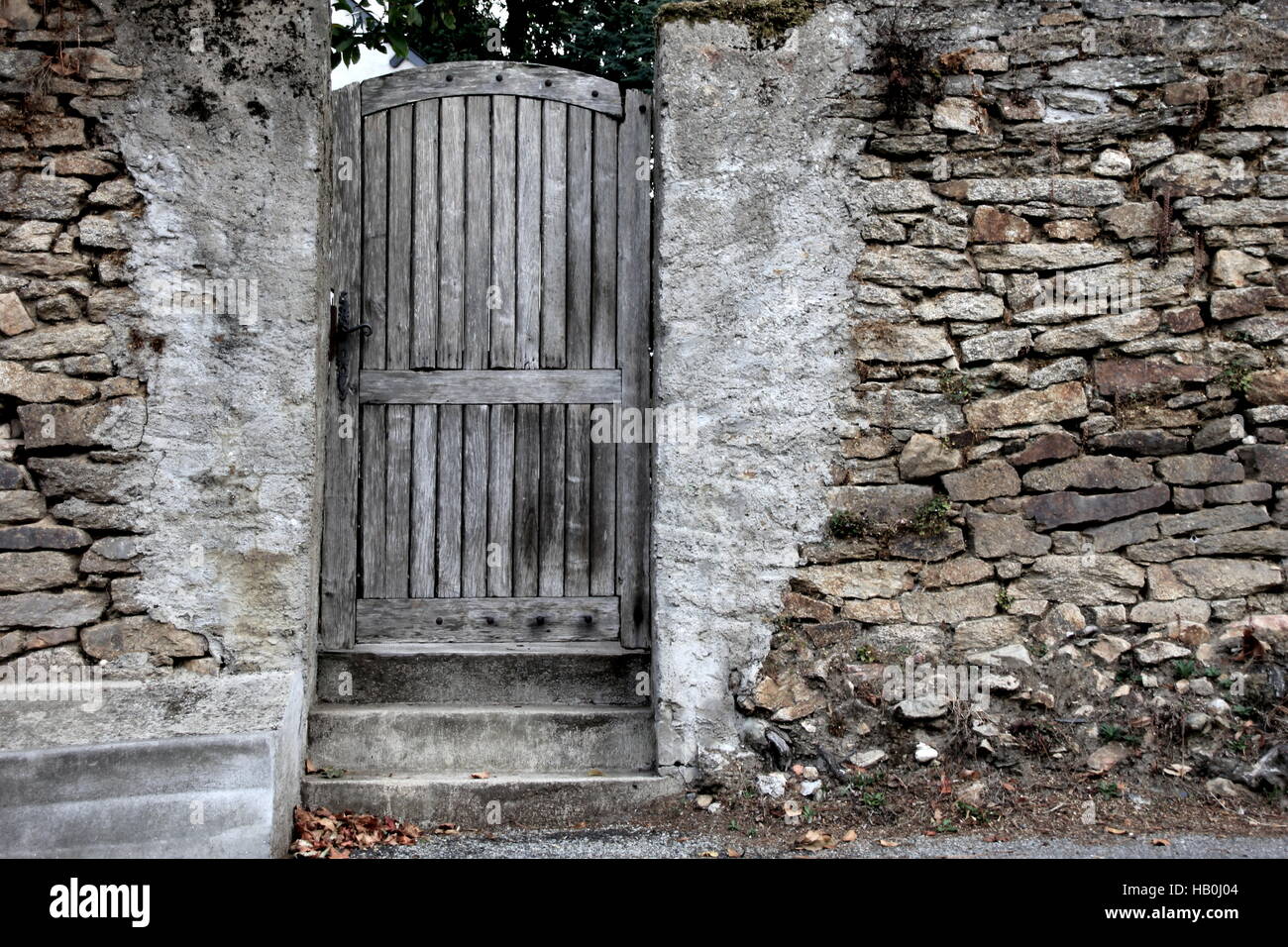 Wooden rustic garden door hi-res stock photography and images - Alamy