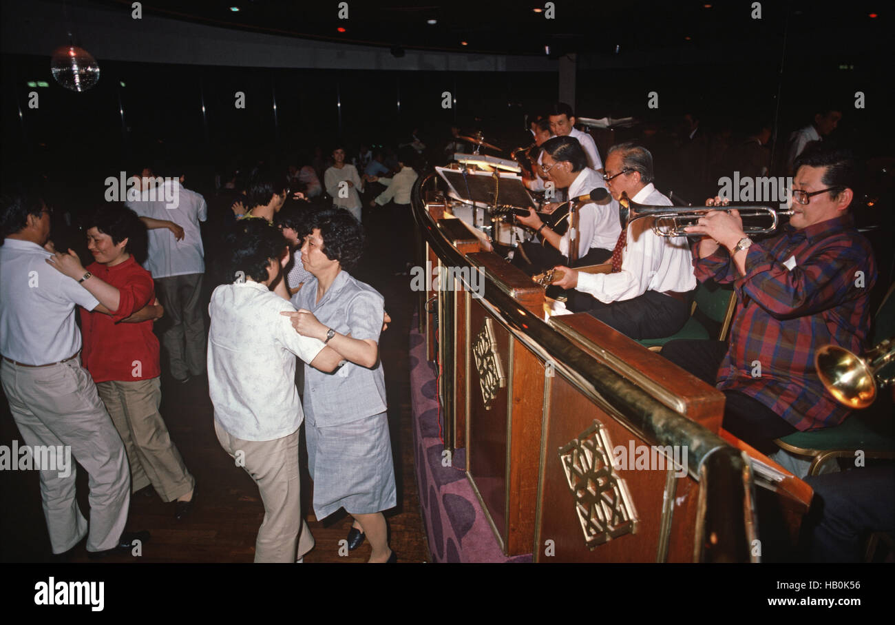 1980s chinese women dancing hi-res stock photography and images - Alamy