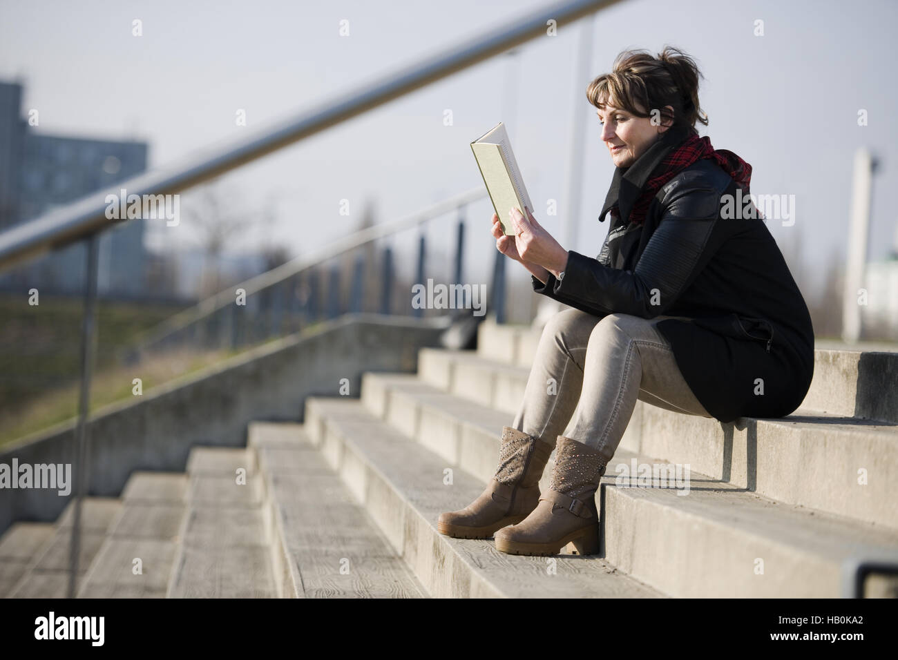 woman reading a book horizontal Stock Photo - Alamy