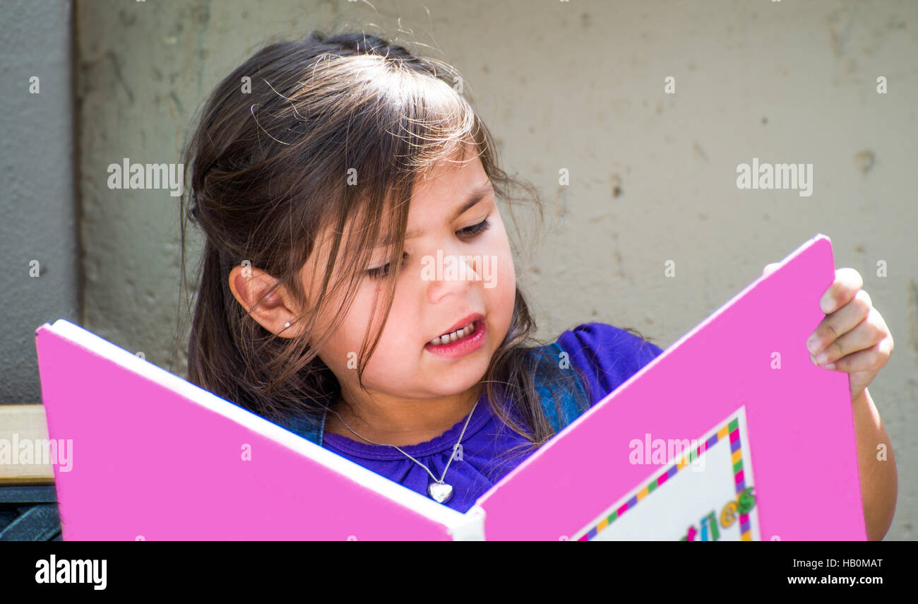 Tween girl reading book hi-res stock photography and images - Alamy