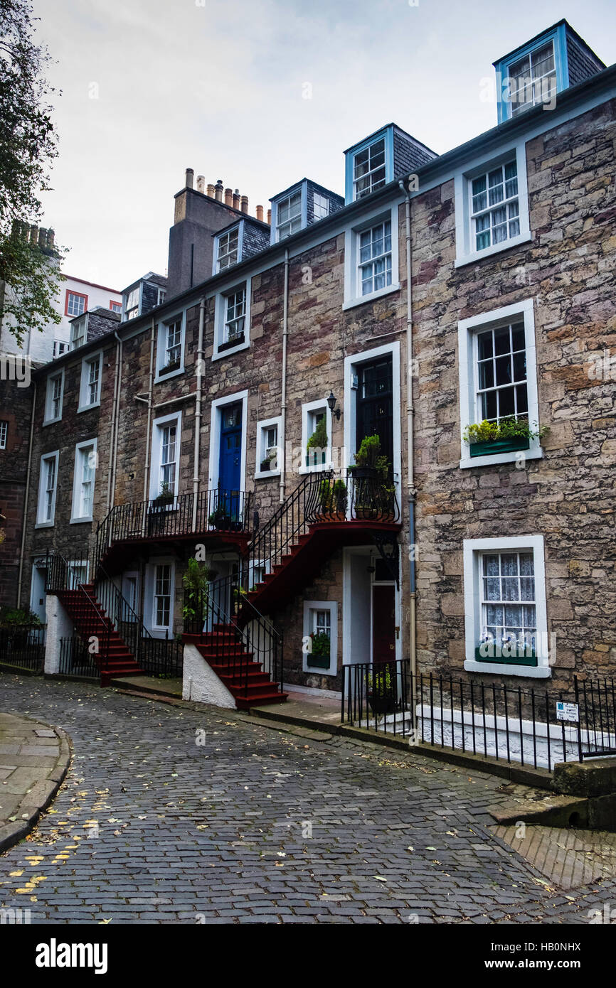 Scottish terrace houses hi-res stock photography and images - Alamy