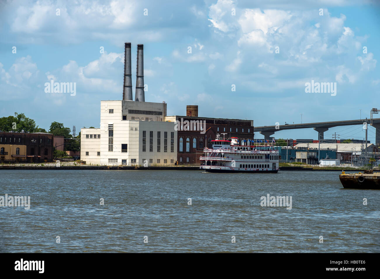 Savannah riverfront and riverboat hi-res stock photography and images ...
