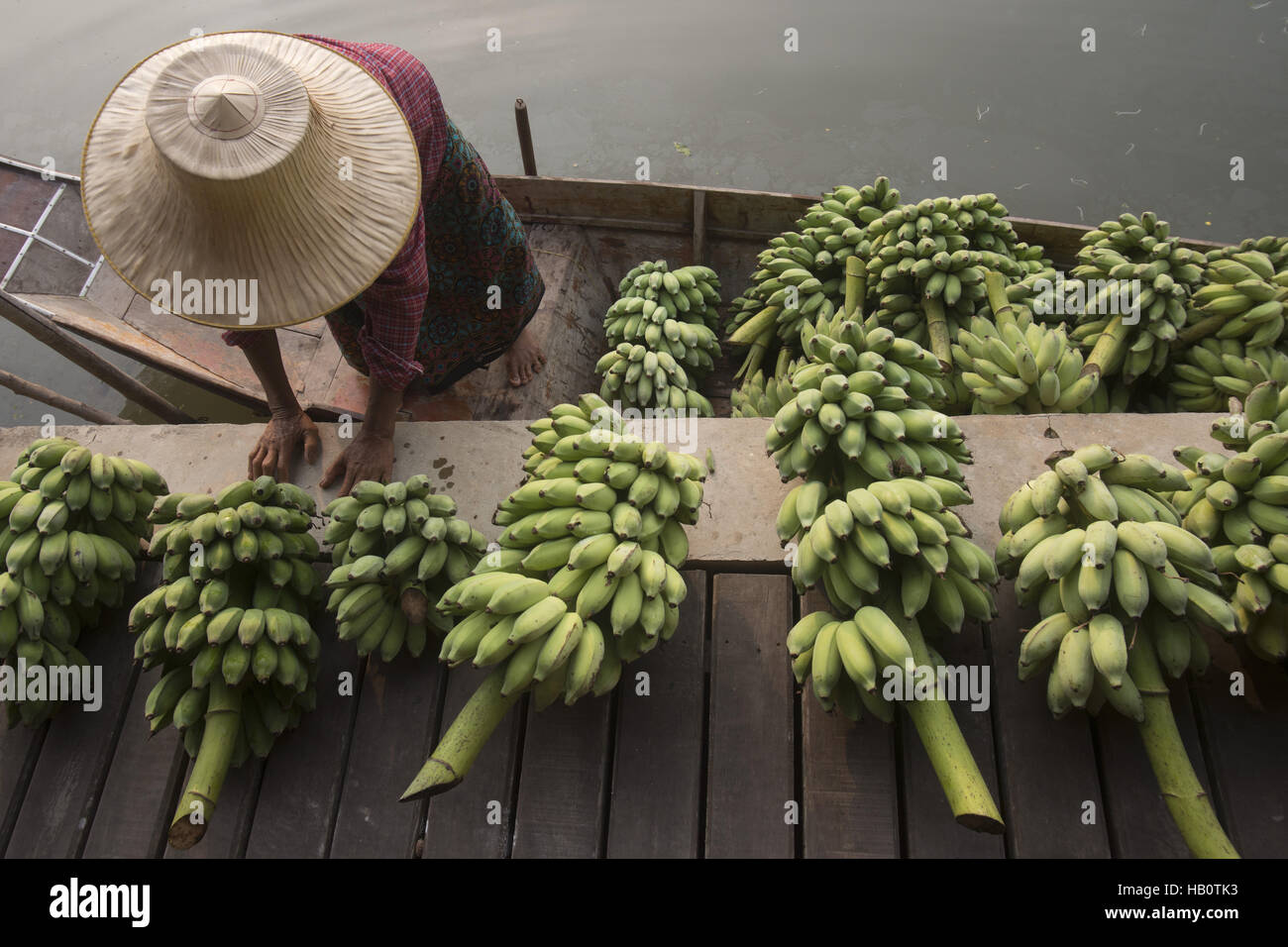 ASIA THAILAND SAMUT SONGKHRAM THA KHA FLOATING MARKET Stock Photo - Alamy