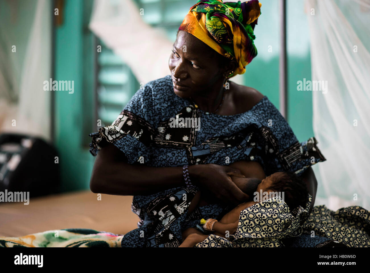 DIOILA - MALI: A woman breastfeeds her child at the Intensive ...