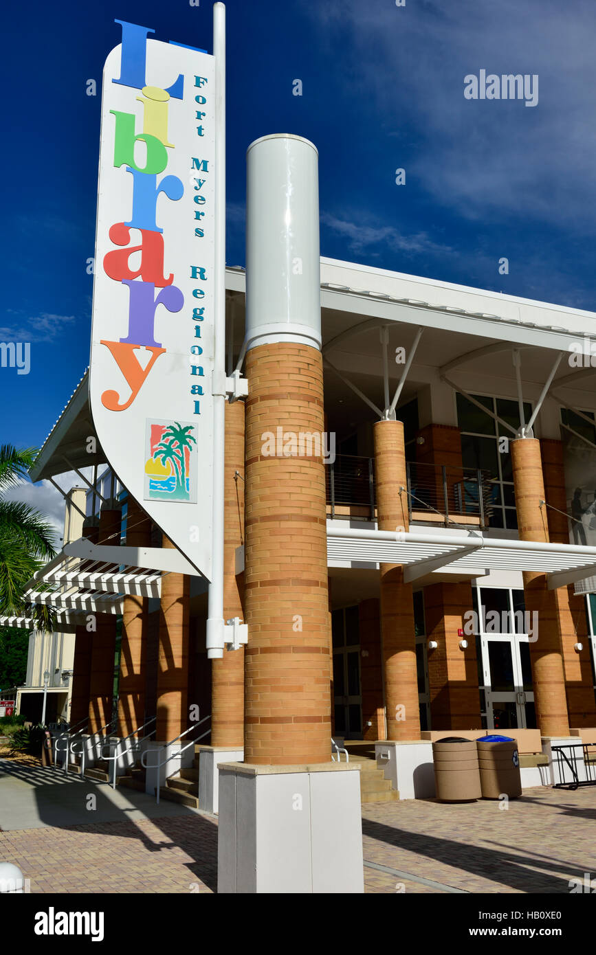 Public library sign hi-res stock photography and images - Alamy