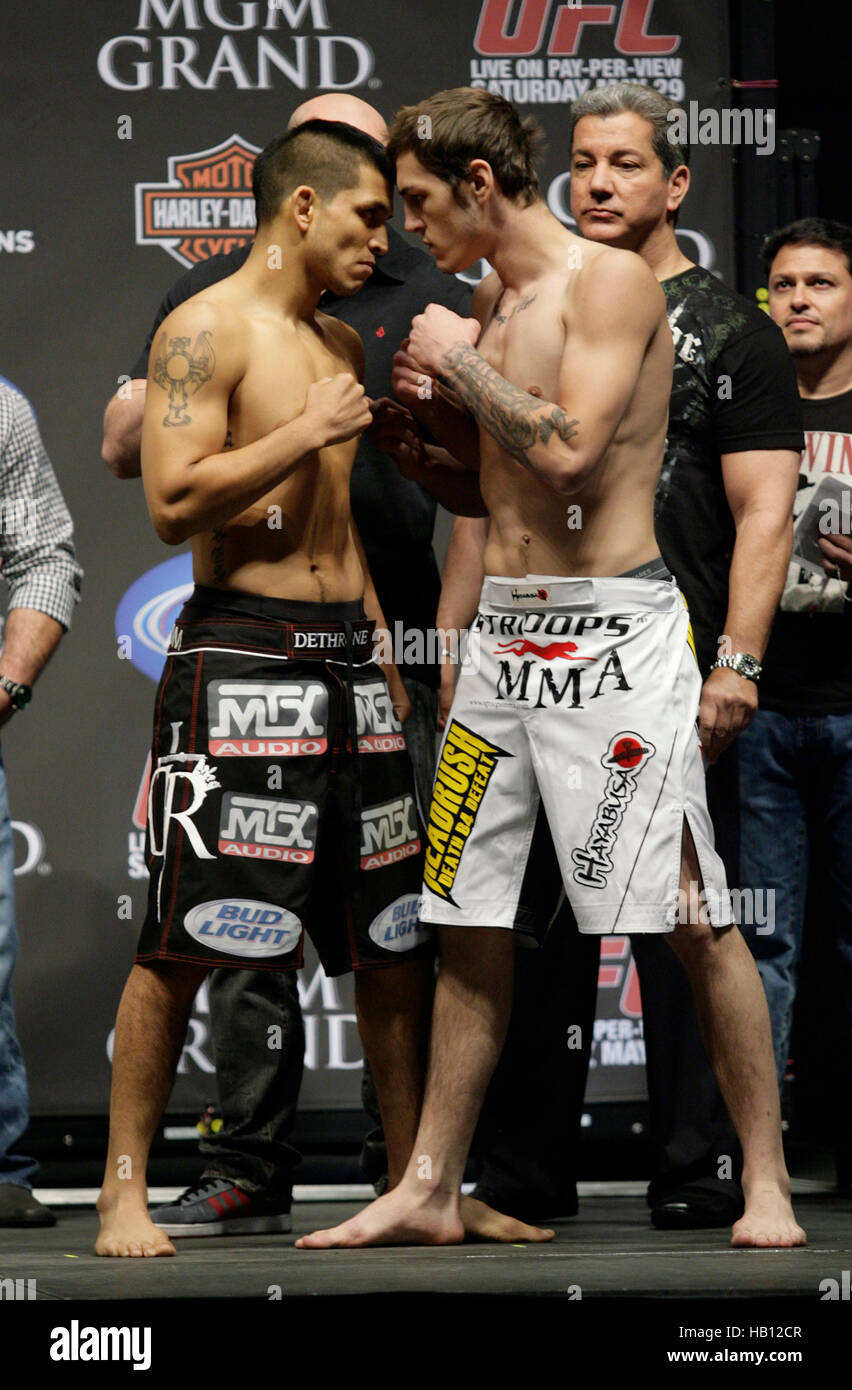 Ufc fighter dan lauzon left hi-res stock photography and images - Alamy